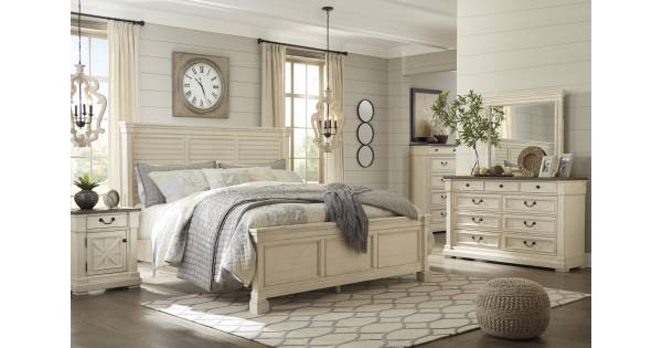 B647 Bolanburg 4PC SETS Queen Louvered Panel Bed